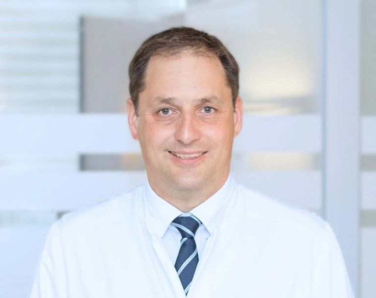 CHEFARZT-PD-Dr-Dr-ULRICH-RIEGER - Institut für Ästhetische Chirurgie